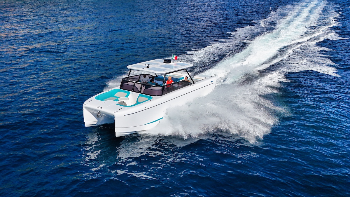 Revolution Marine Group deliversthe first Canados Heritage 36’ in the U ...